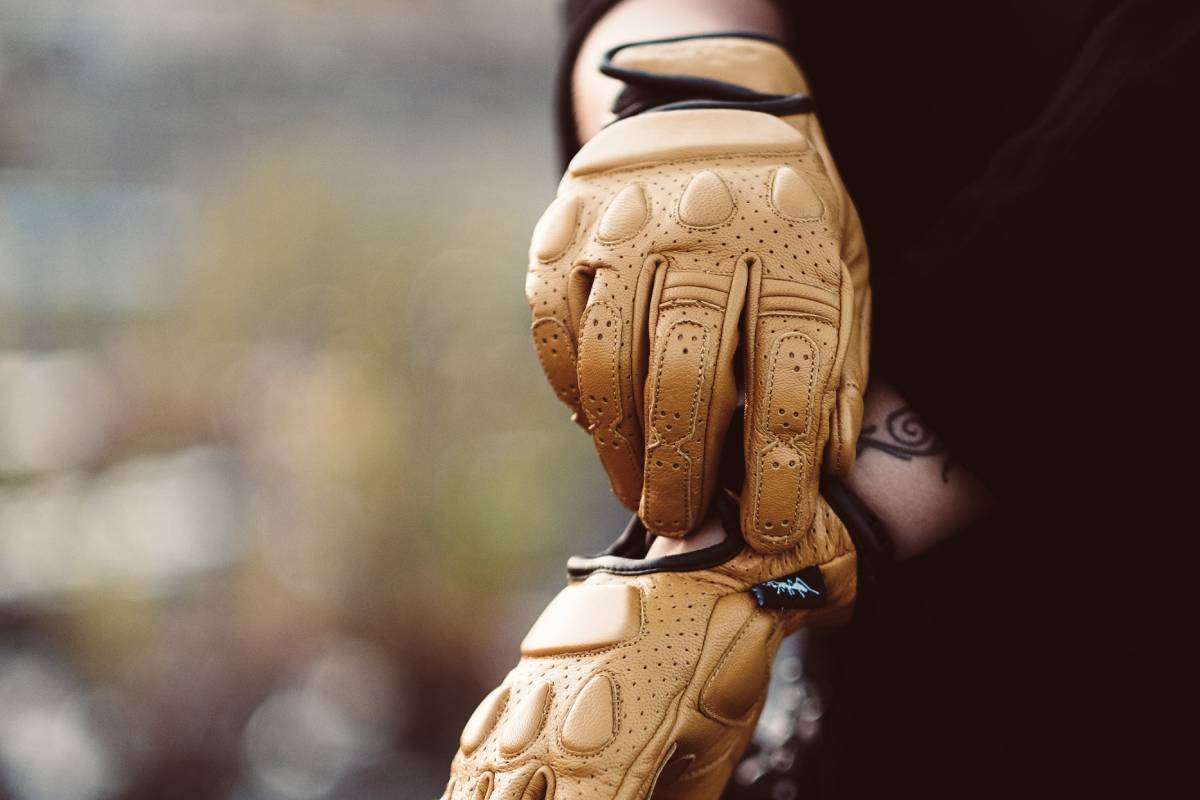 6 Signs Your Motorcycle Gloves Are Too Small